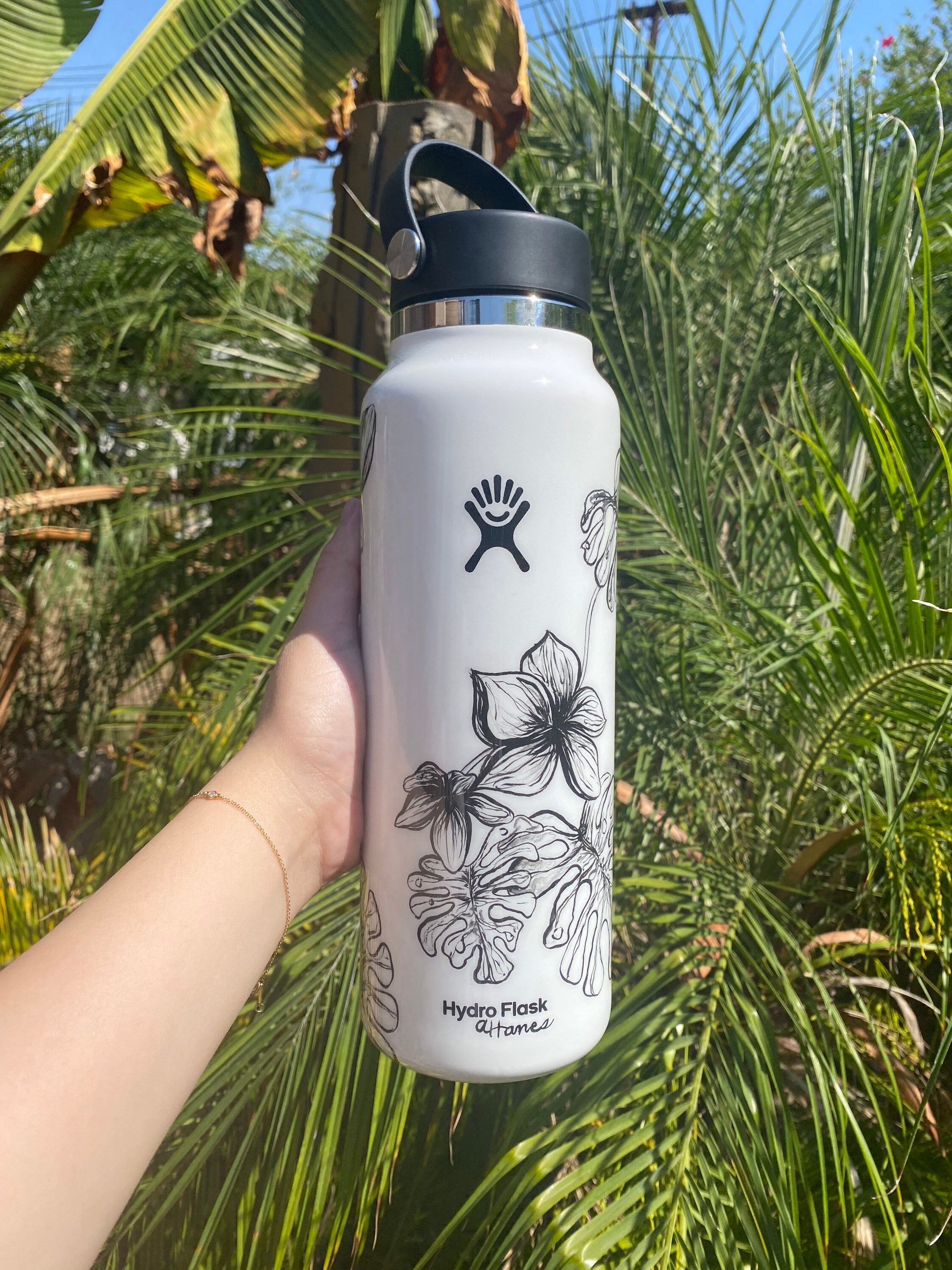Aesthetic Painting On Hydroflask Water Bottle With Acrylic Idea For VSCO Flowers Water Bottle ...