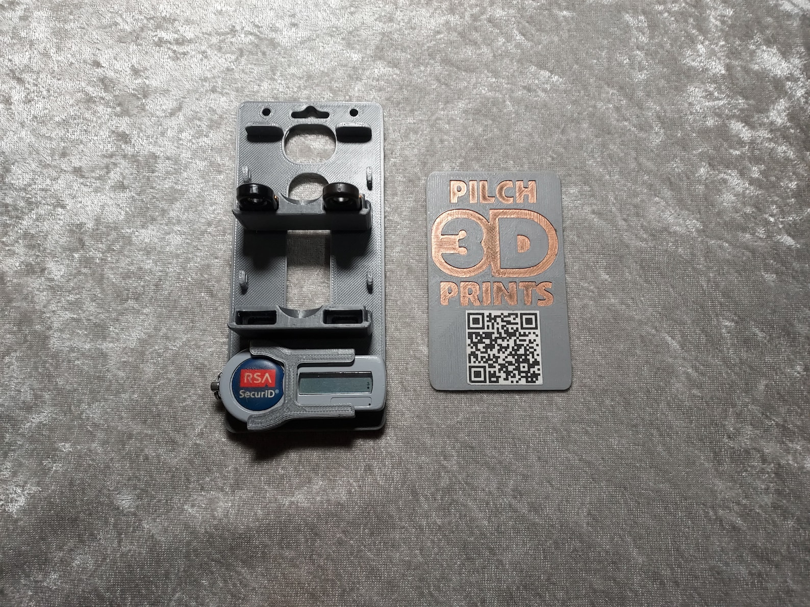 RSA Securid, 4x Yubikey 5c, (1 to 3) Badge Holder (multiple Color ...