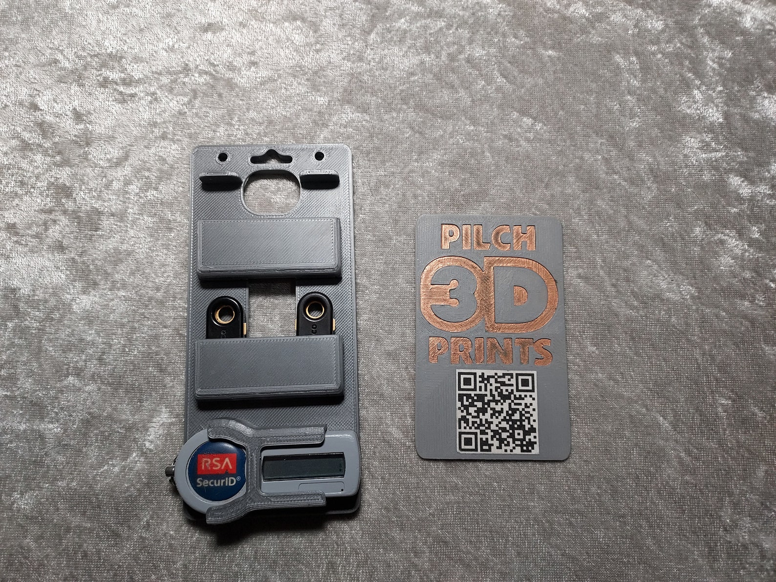 RSA Securid, 4x Yubikey 5c, (1 to 3) Badge Holder (multiple Color ...