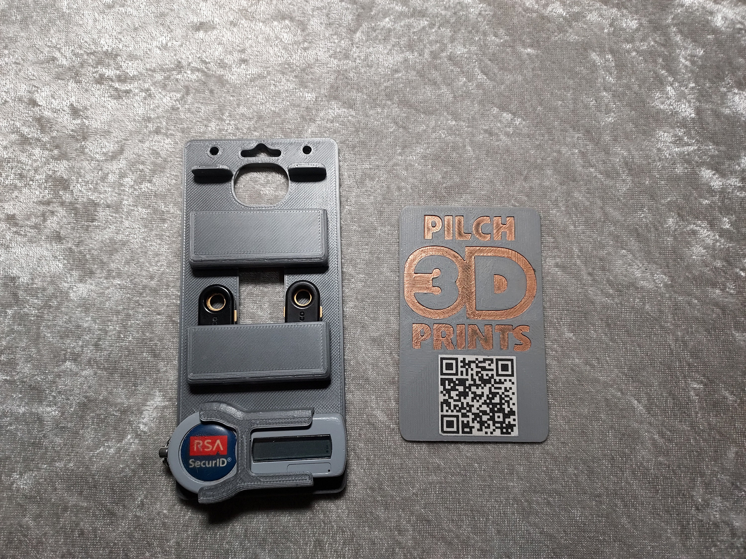 RSA Securid, 4x Yubikey 5c, (1 to 3) Badge Holder (multiple Color ...