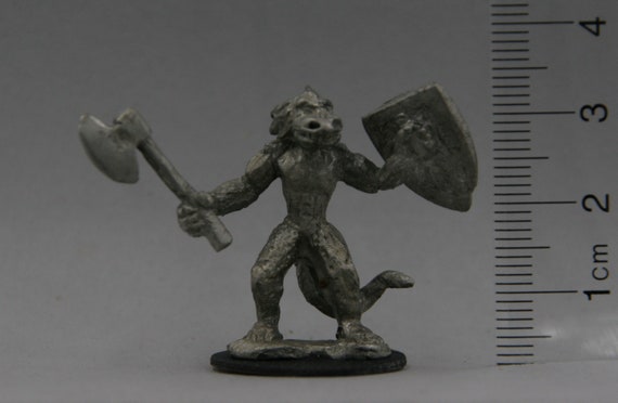 Troglodyte with Axe and Shield mini 28mm scaletabletop RPG | Etsy