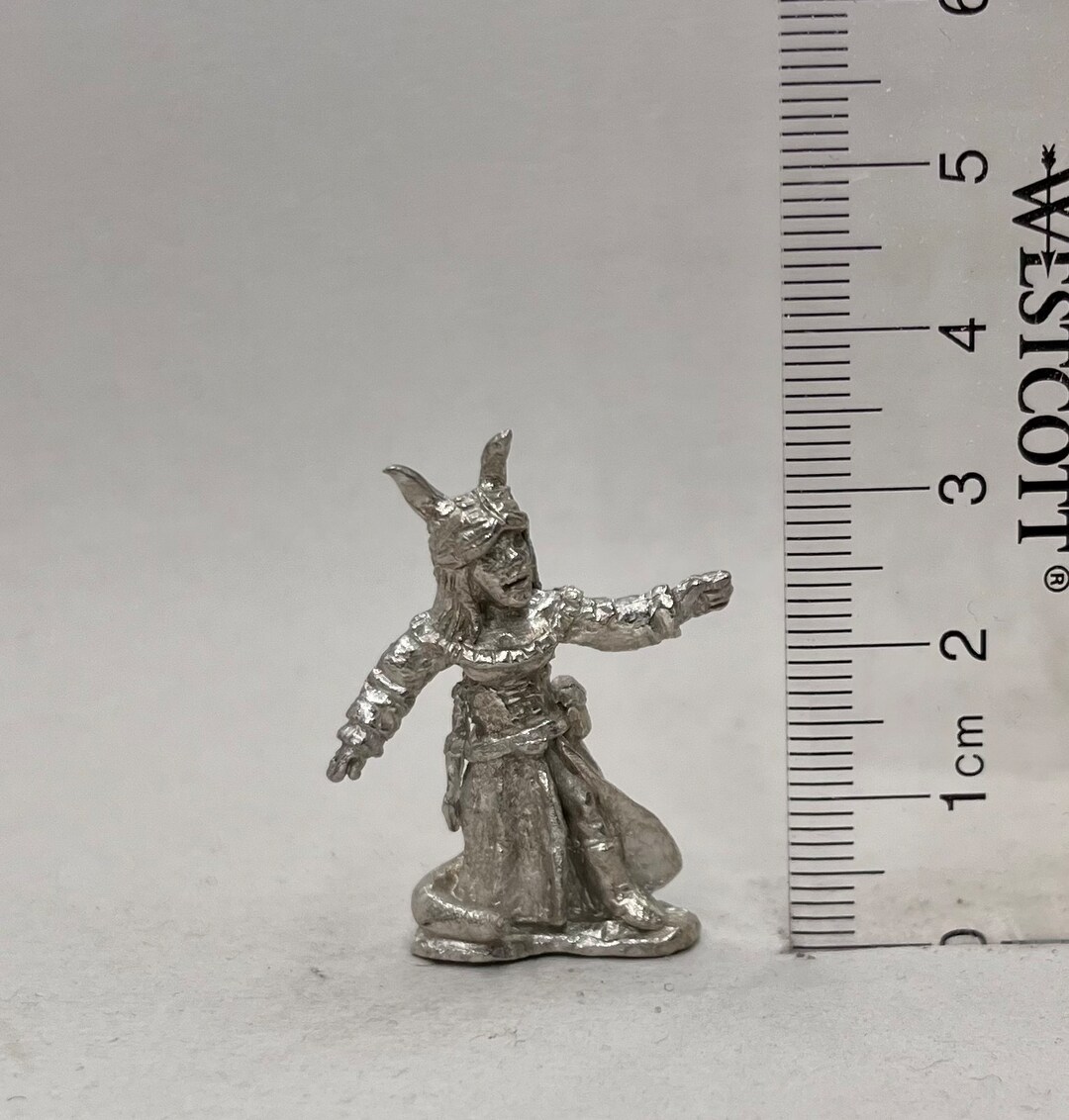 28mm Female Tiefling Spellcaster Pewter Miniature for D and D ...
