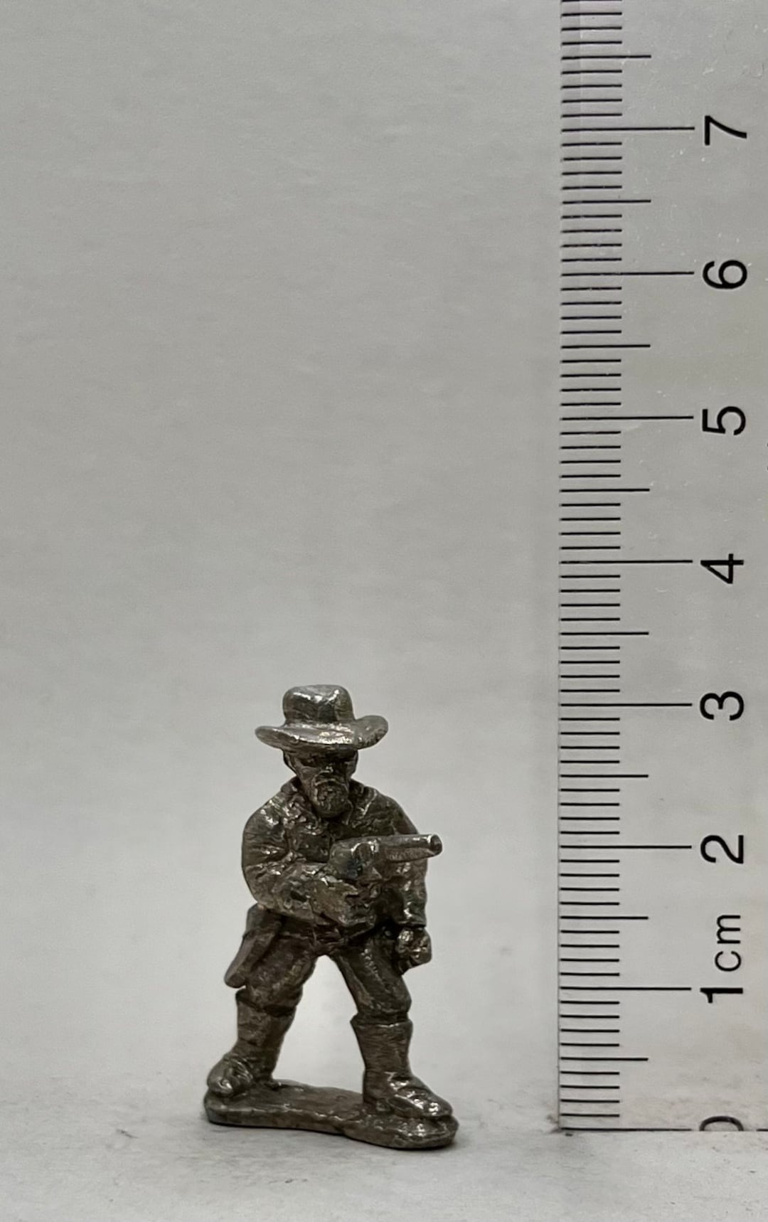 Cowboy Gunfighter Drawing Pistol in 28mm Scale for Tabletop Gaming ...