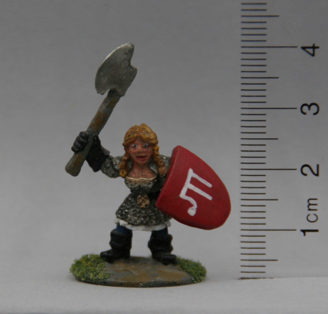 Female Dwarf Fighter With Axe Unpainted Mini, 28mm Scale,tabletop RPG ...