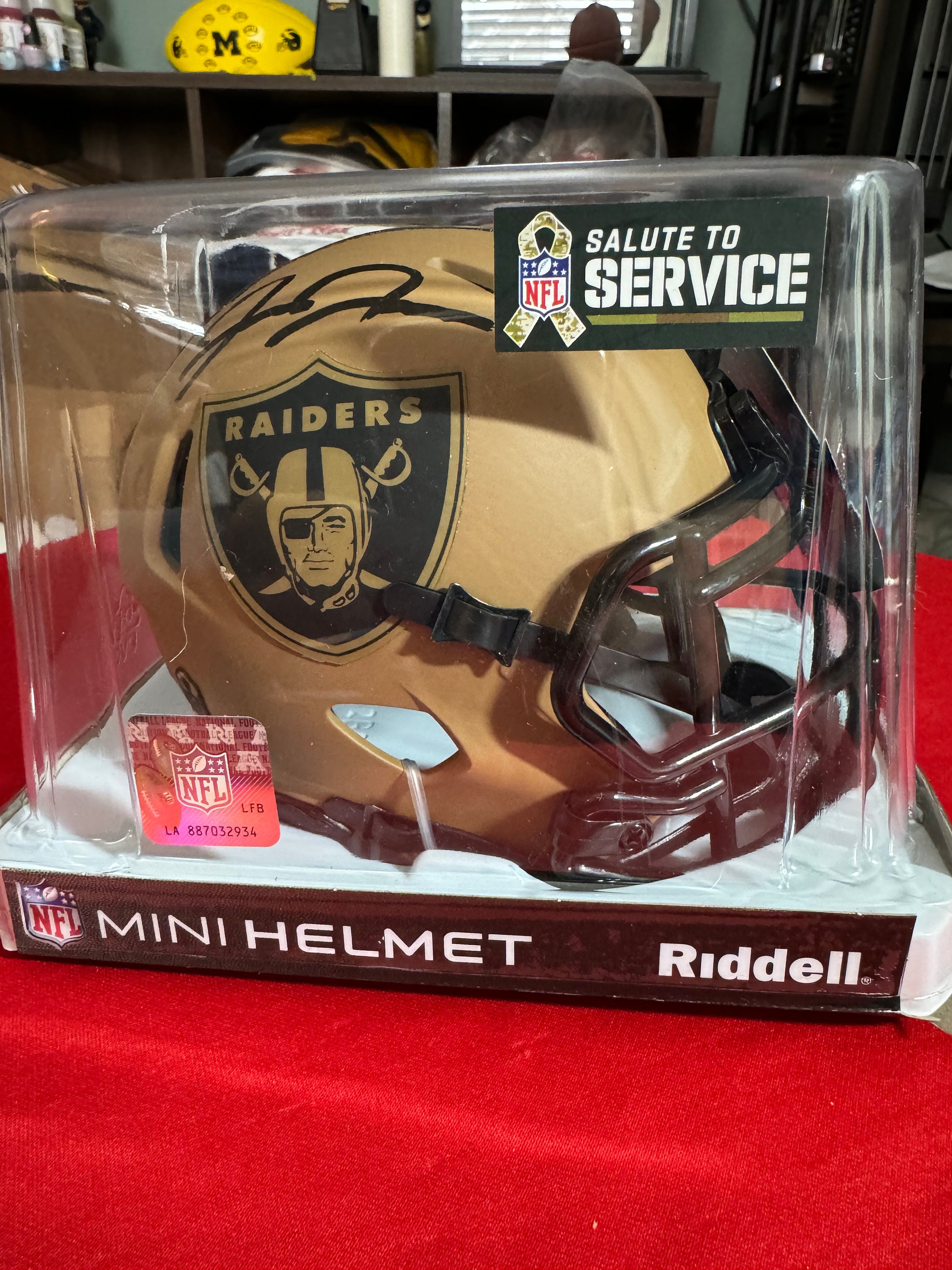 Josh Jacobs & Davante Adams Autographed Las Vegas Raiders Salute to ... Josh Jacobs & Davante Adams Autographed Las Vegas Raiders Salute to ...