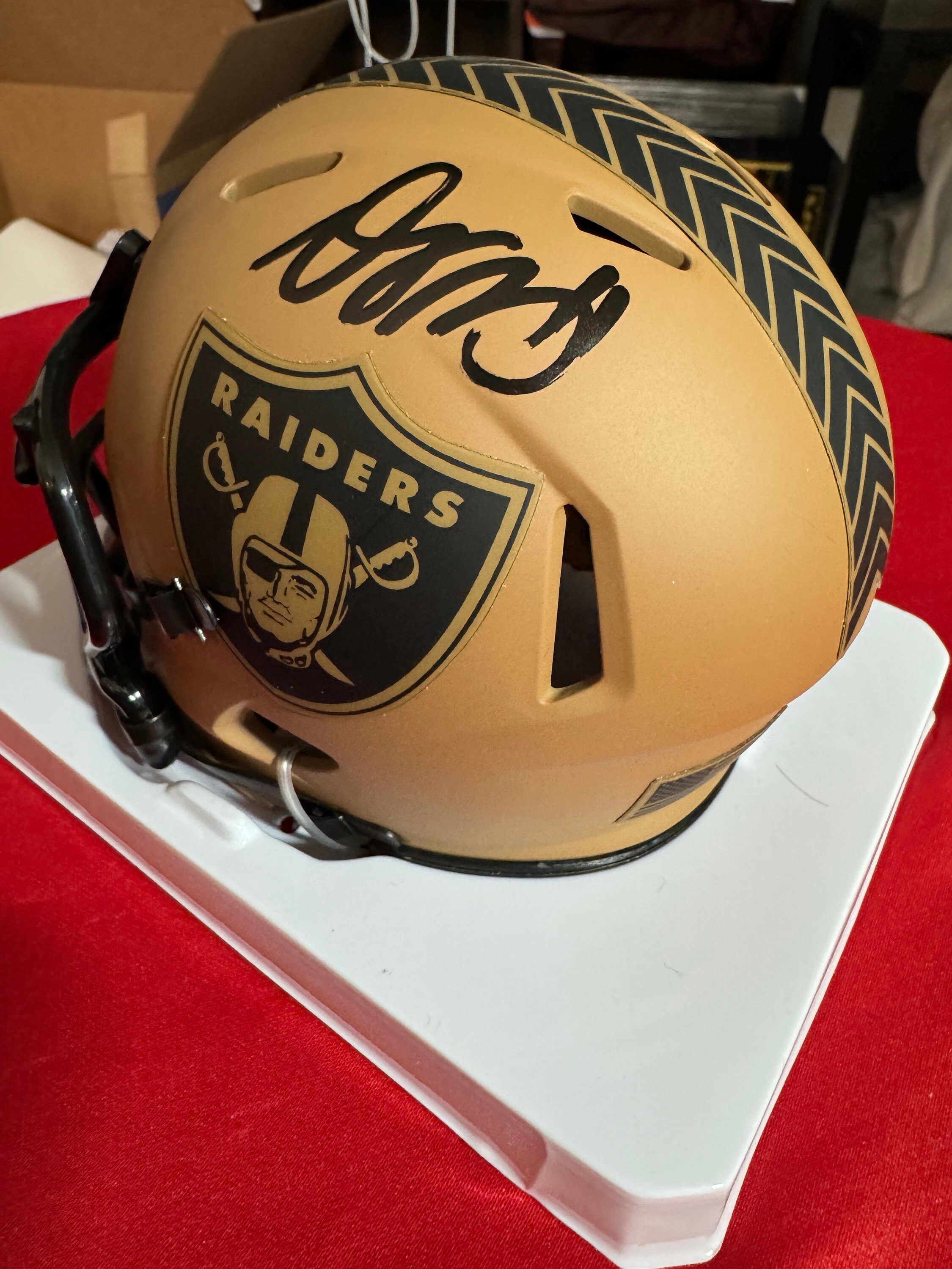 Josh Jacobs & Davante Adams Autographed Las Vegas Raiders Salute to ... Josh Jacobs & Davante Adams Autographed Las Vegas Raiders Salute to ...