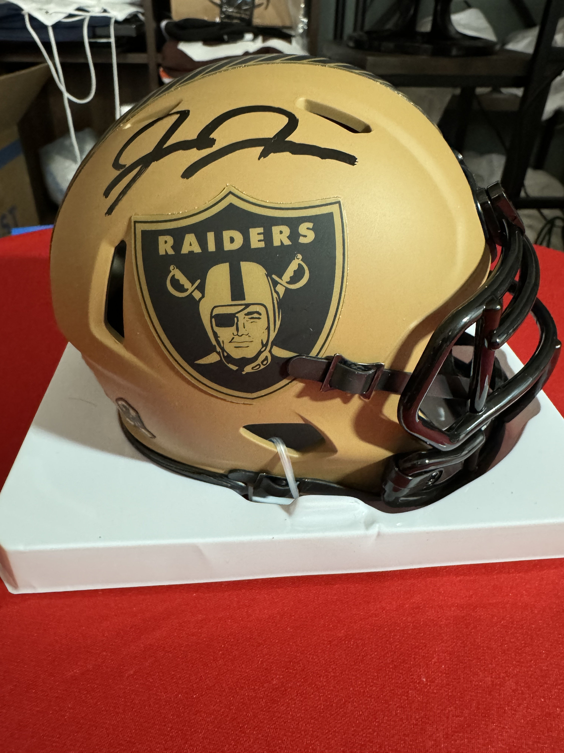 Josh Jacobs & Davante Adams Autographed Las Vegas Raiders Salute to ... Josh Jacobs & Davante Adams Autographed Las Vegas Raiders Salute to ...