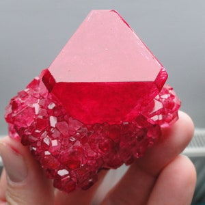 NEW Amazing - Top Luster Strawberry Red ALUNITE Crystal on MATRIX From ...