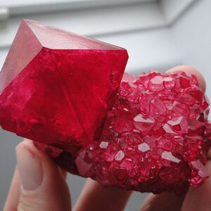 NEW Amazing - Top Luster Strawberry Red ALUNITE Crystal on MATRIX From ...