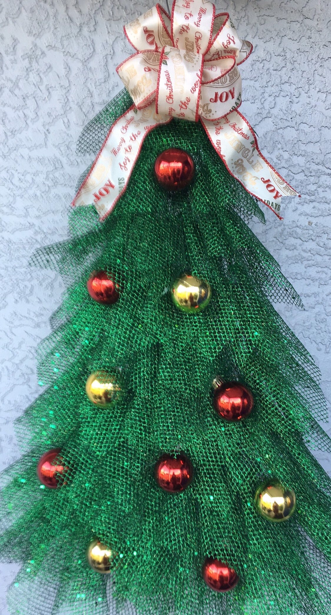 Red And Green Mesh Christmas Tree