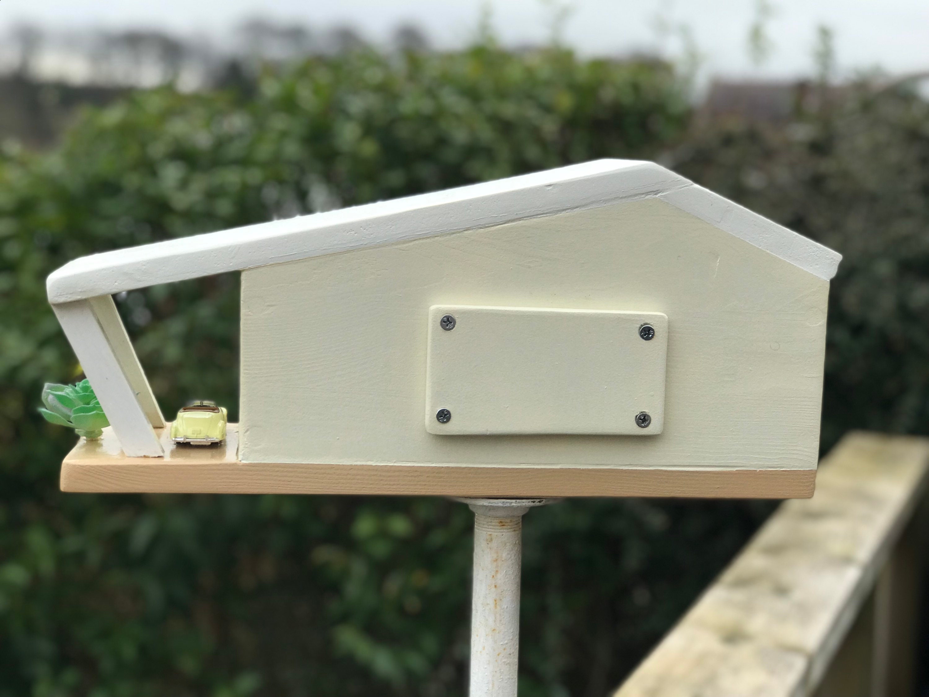 Mid-century Modern Palm Springs Style Birdhouse With a Laser Cut Screen ...