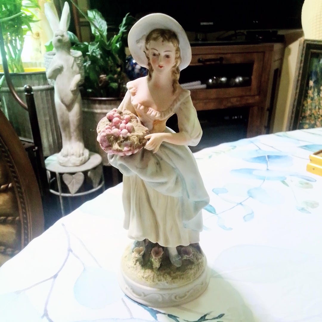 Lefton Porcelain Lady With Grapes Figurine "jeanne" - Etsy