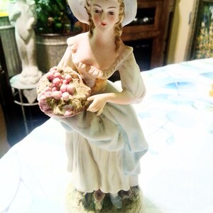 Lefton Porcelain Lady With Grapes Figurine "jeanne" - Etsy