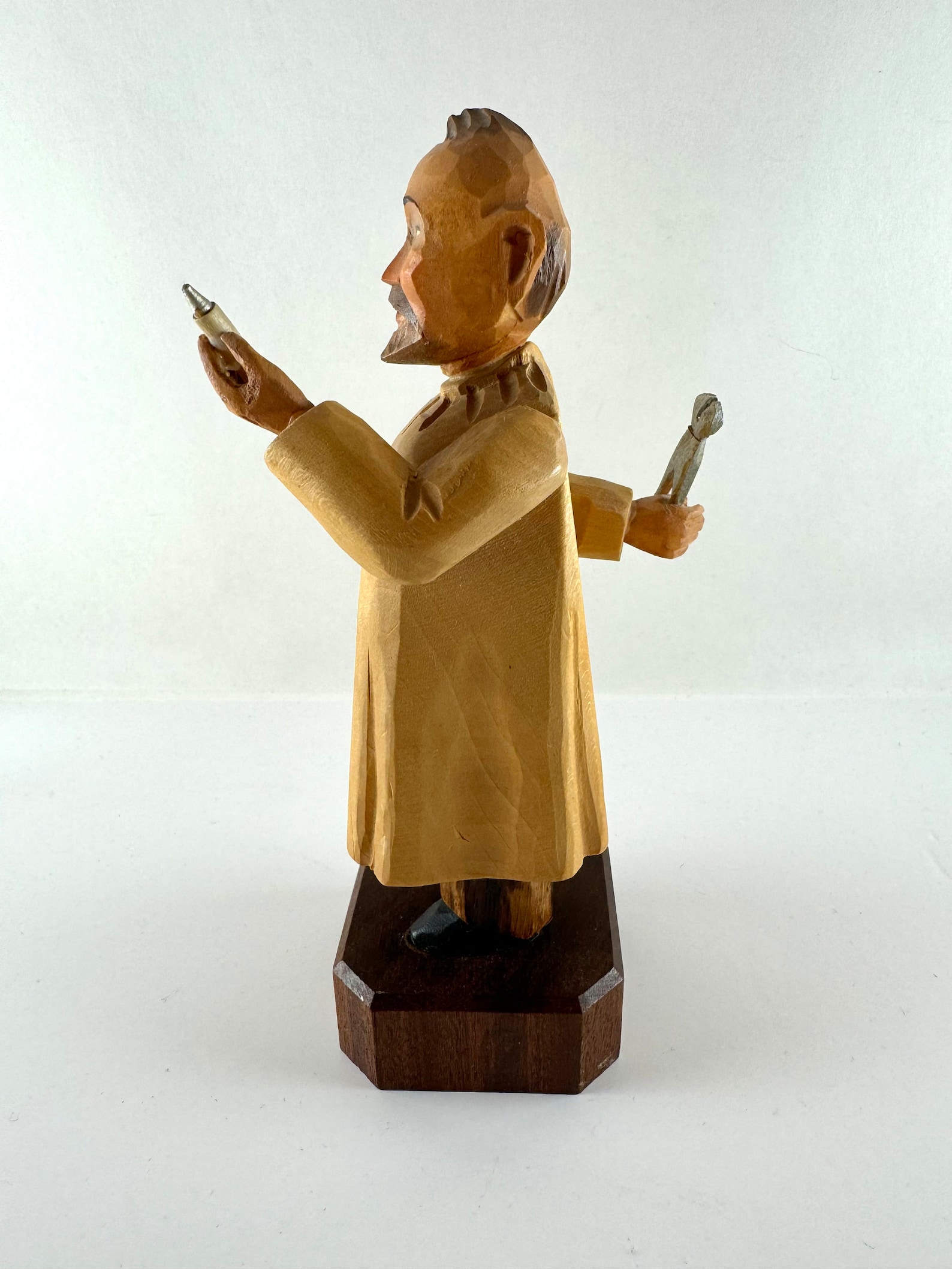 Vintage Carved Wood Dentist Figurine - Vintage Hand Carved Dentist ...