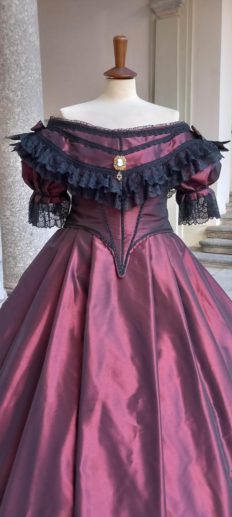 Victoriaanse historische kleding uit de jaren 1850... Crinoline uit de ...