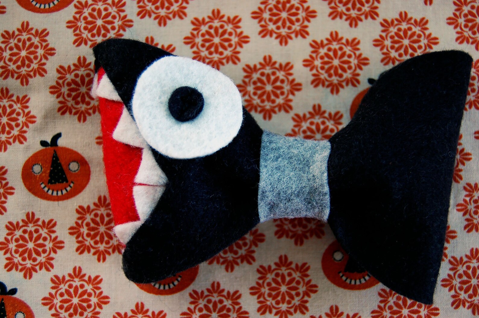 Chain Chomp Inspired Bow | Etsy