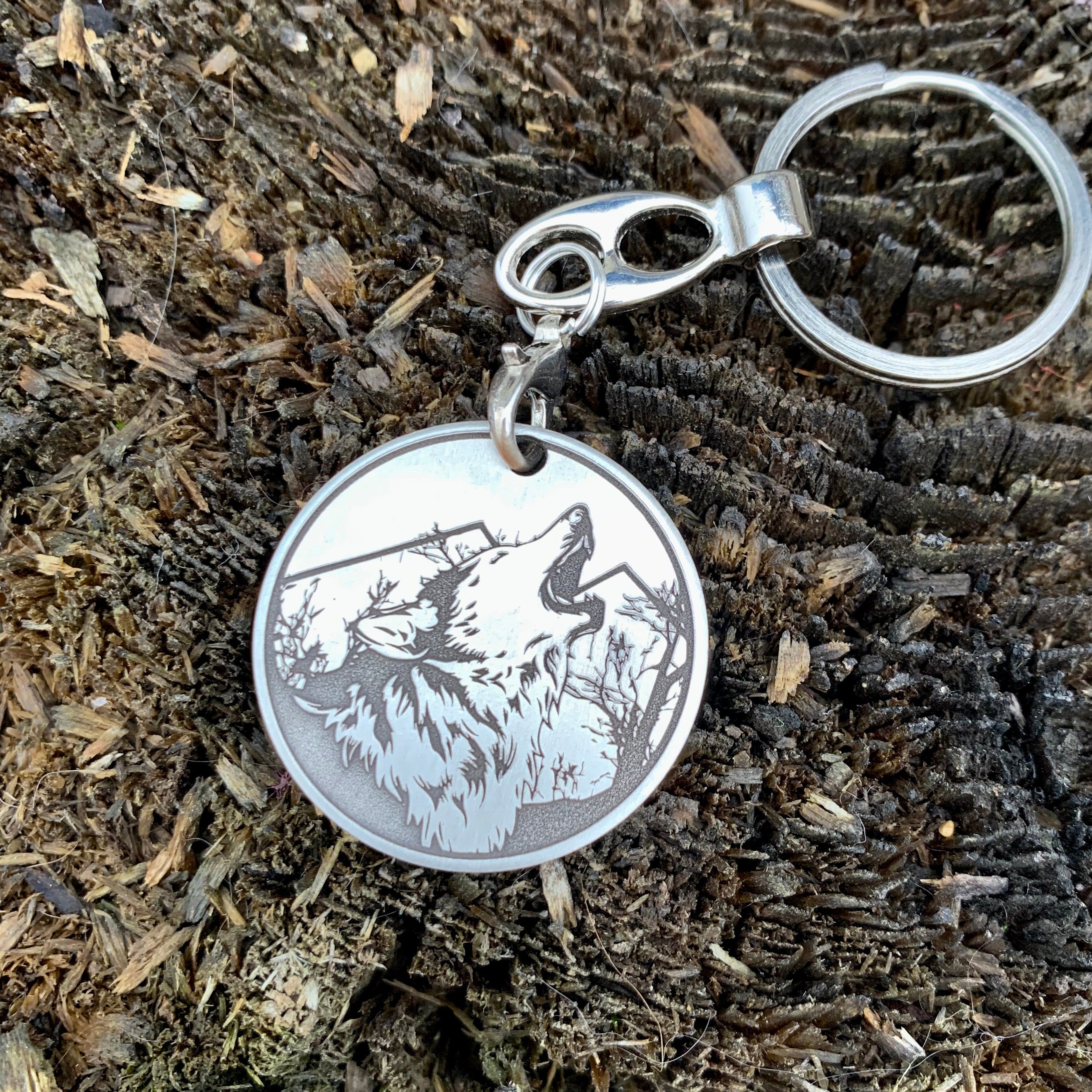 HOWLING WOLF Coin Pendant Keychain Pin Badge 33 Mm | Etsy