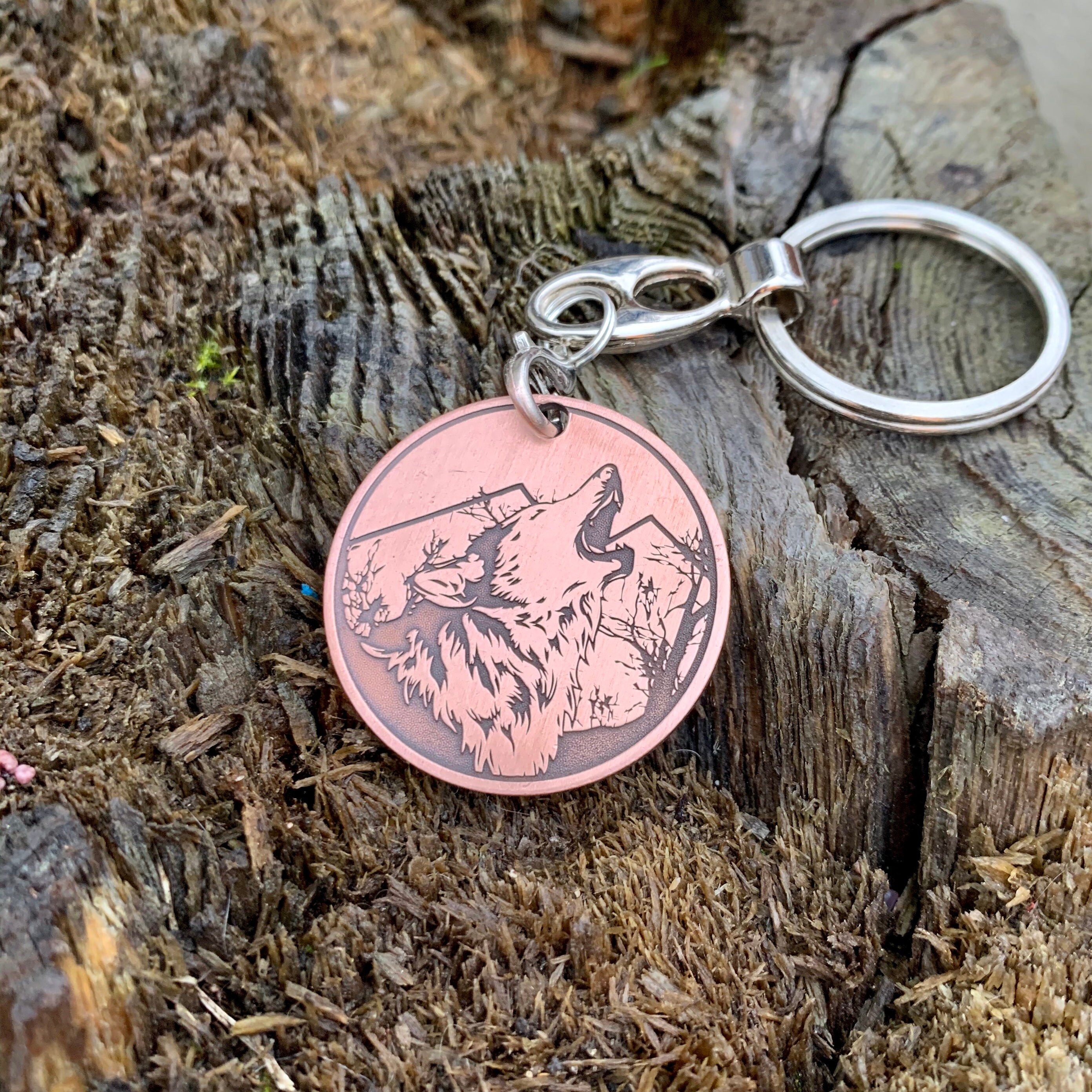 HOWLING WOLF Coin Pendant Keychain Pin Badge 33 Mm | Etsy