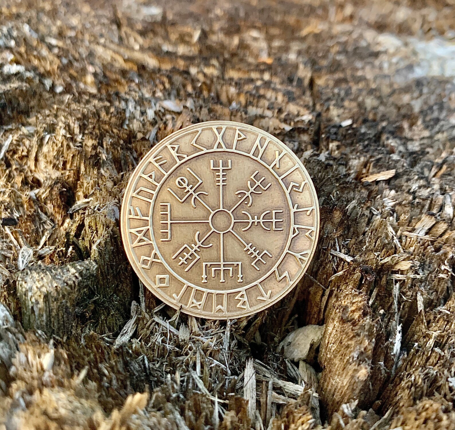 VEGVISIR Viking Compass Wayfinder coin pin badge 35mm | Etsy