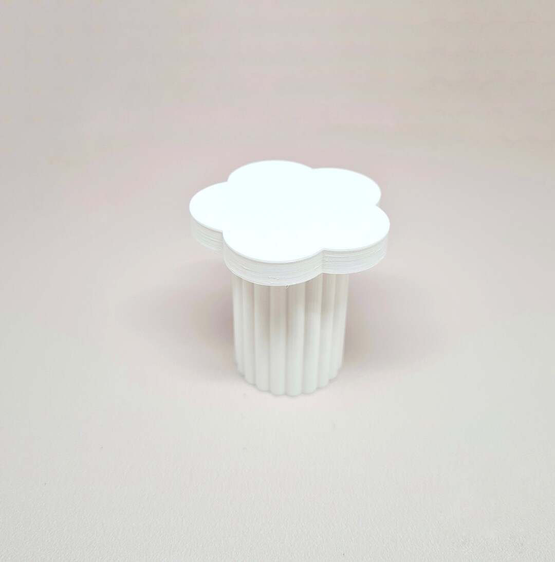 Dollhouse Side Table, White Flower, 1:12 Scale, Modern Miniatures ...