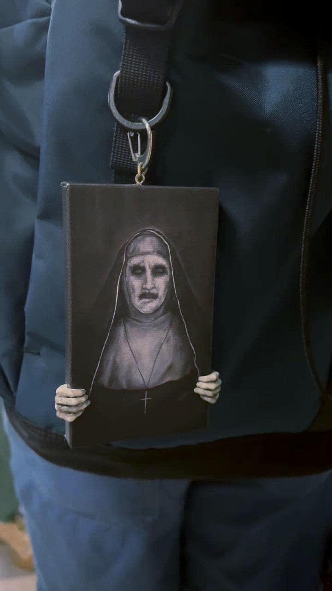 The Nun Holding Painting Bag Charms, Valak Key Chain Conjuring 詭修女 ...