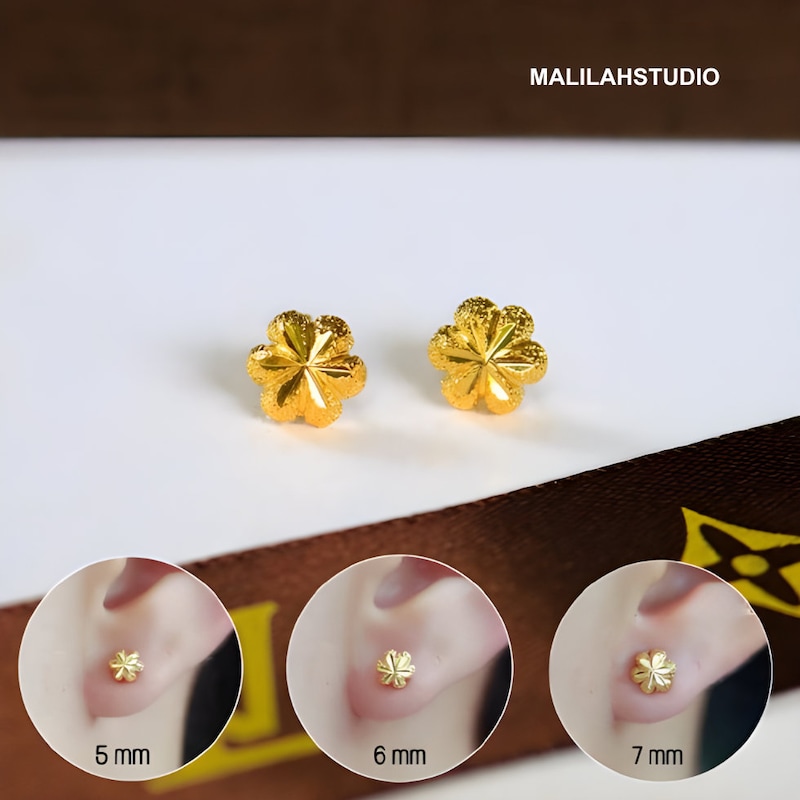 24k Gold Flower Stud - Etsy