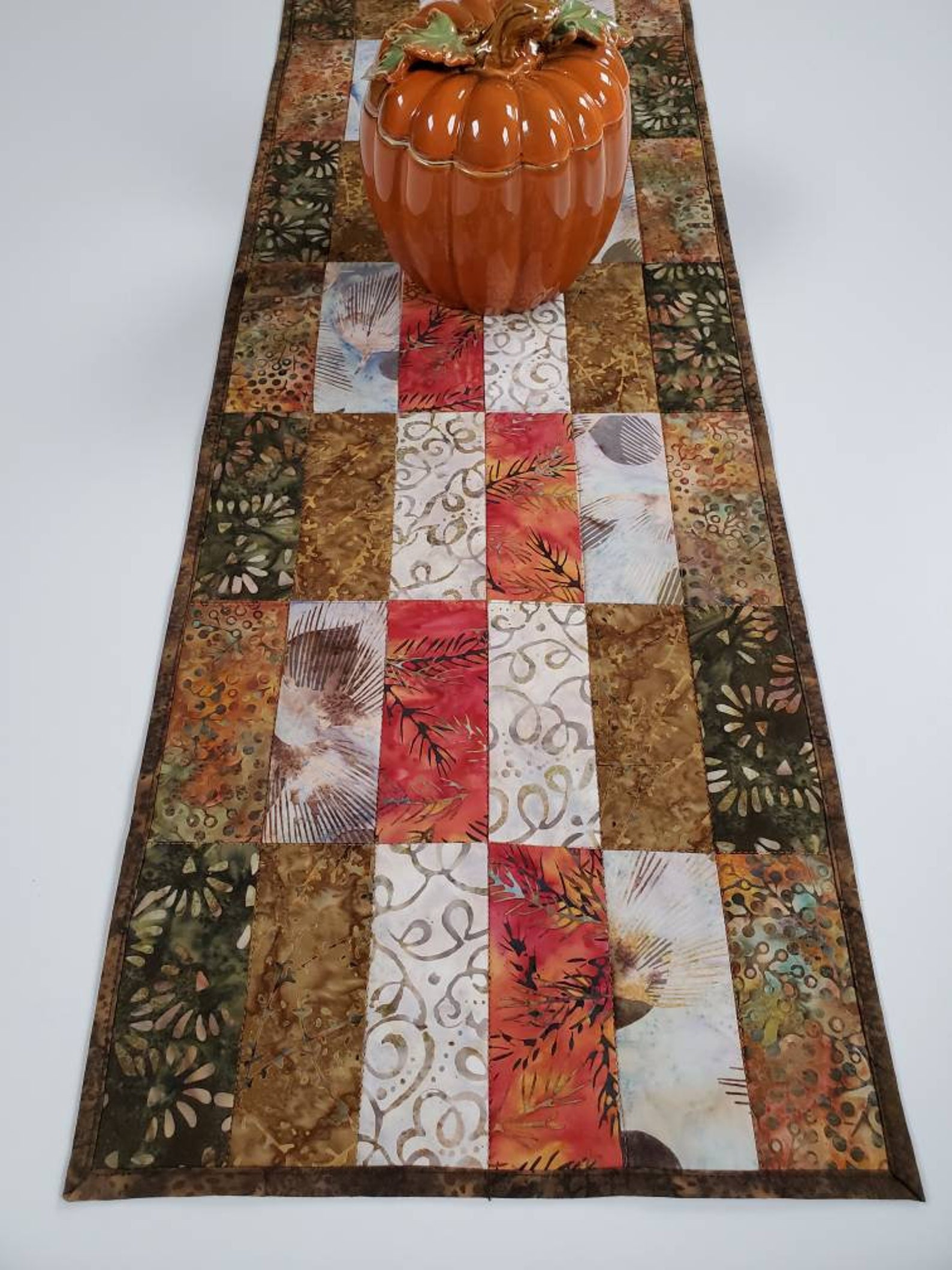 PDF pattern: Modern Quilted Batik Table Runner | Etsy