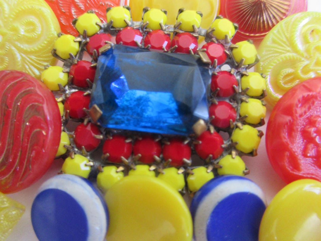 BEAUTIFUL Mix of Czech Vintage Style Glass and Rhinestone Buttons Reds ...