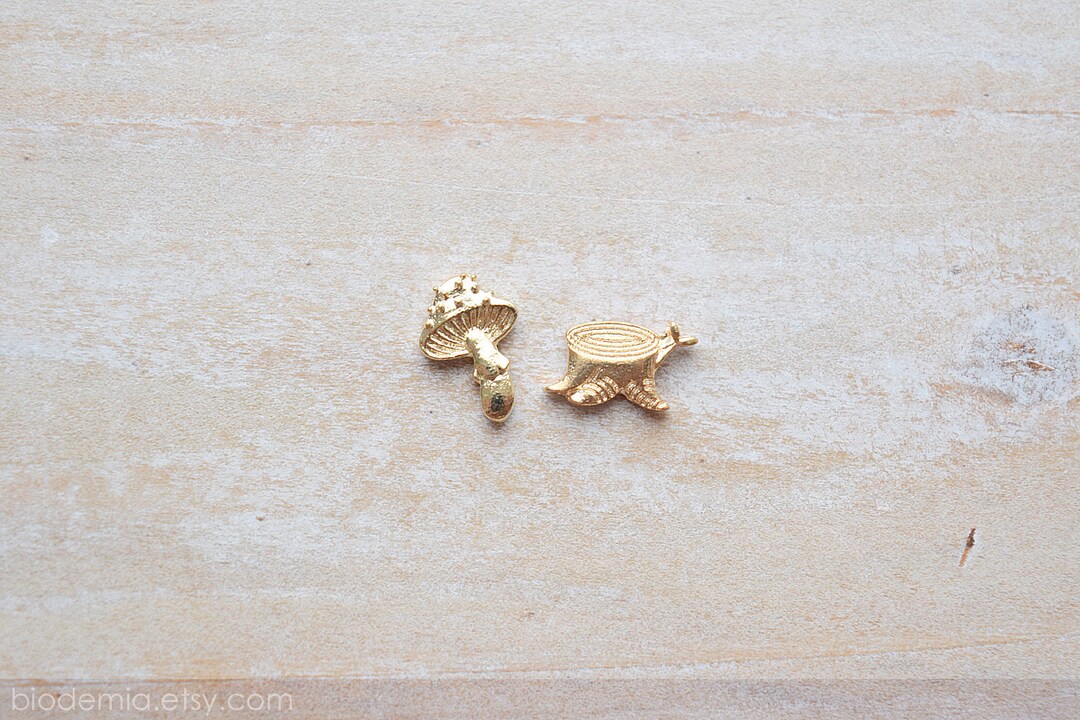 Gold Tone Toadstool and Tree Stump Mismatched Metal Magical Woodland ...