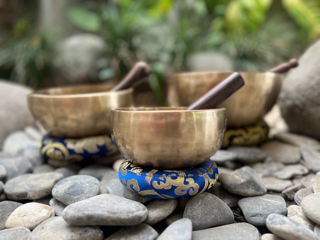 Handcrafted Singing Bowls for Spiritual Awakening , 7 Metals Chakra ...