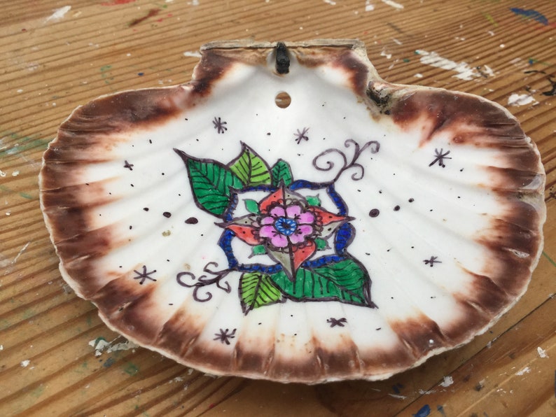 Decorated Painted Scallop Shell - Etsy UK