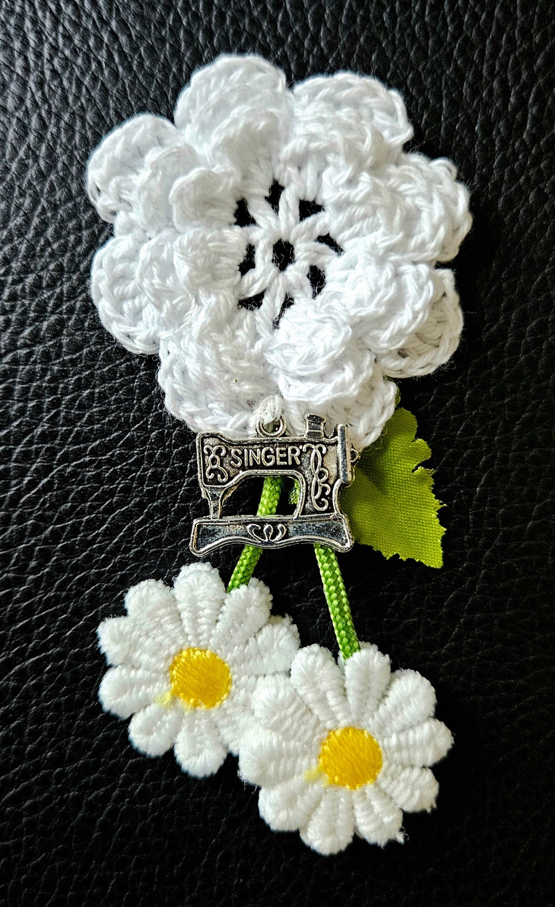 Daisy Chain Spool Pin Doily With a Singer Featherweight Sewing Machine ...