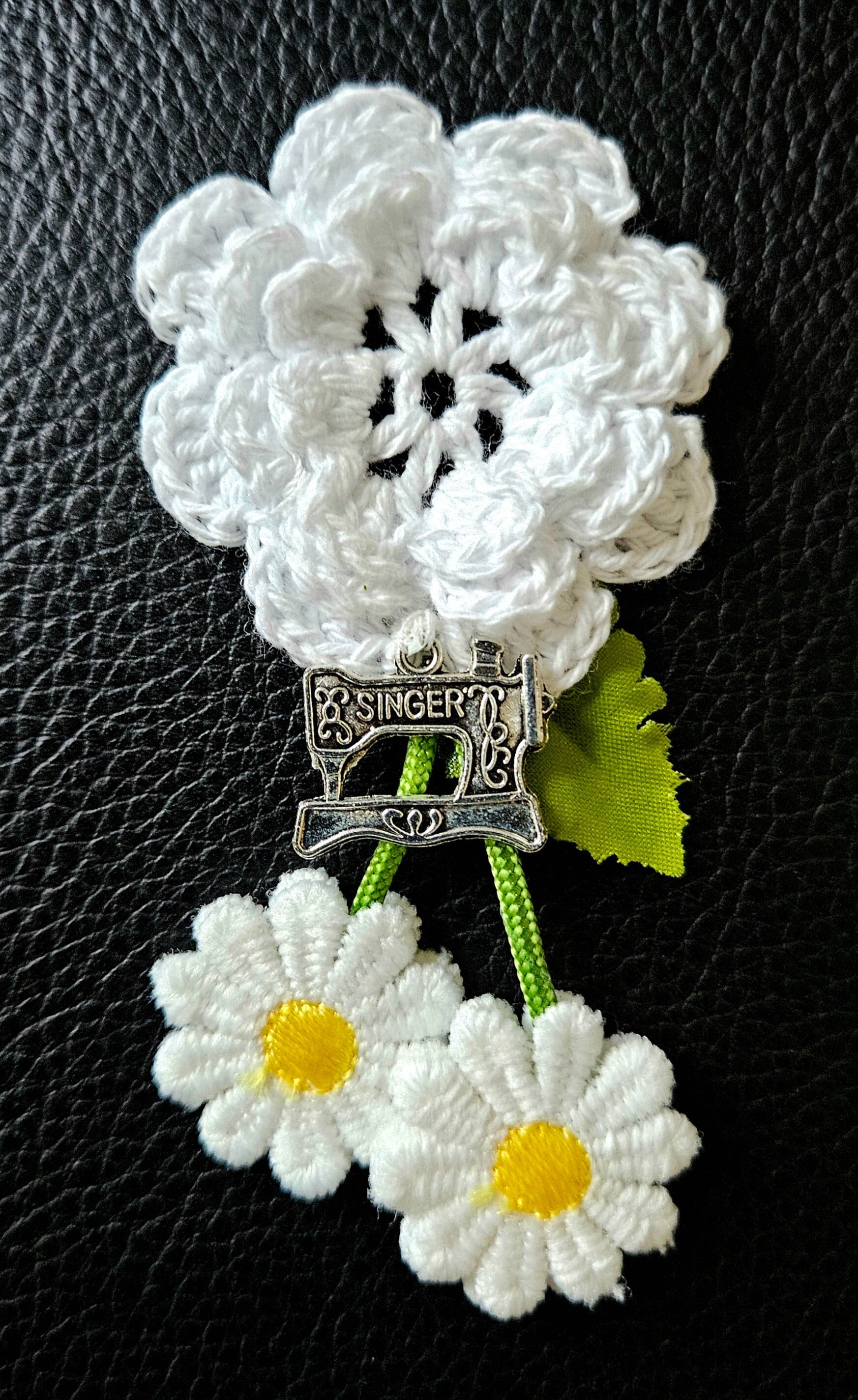 Daisy Chain Spool Pin Doily With a Singer Featherweight Sewing Machine ...