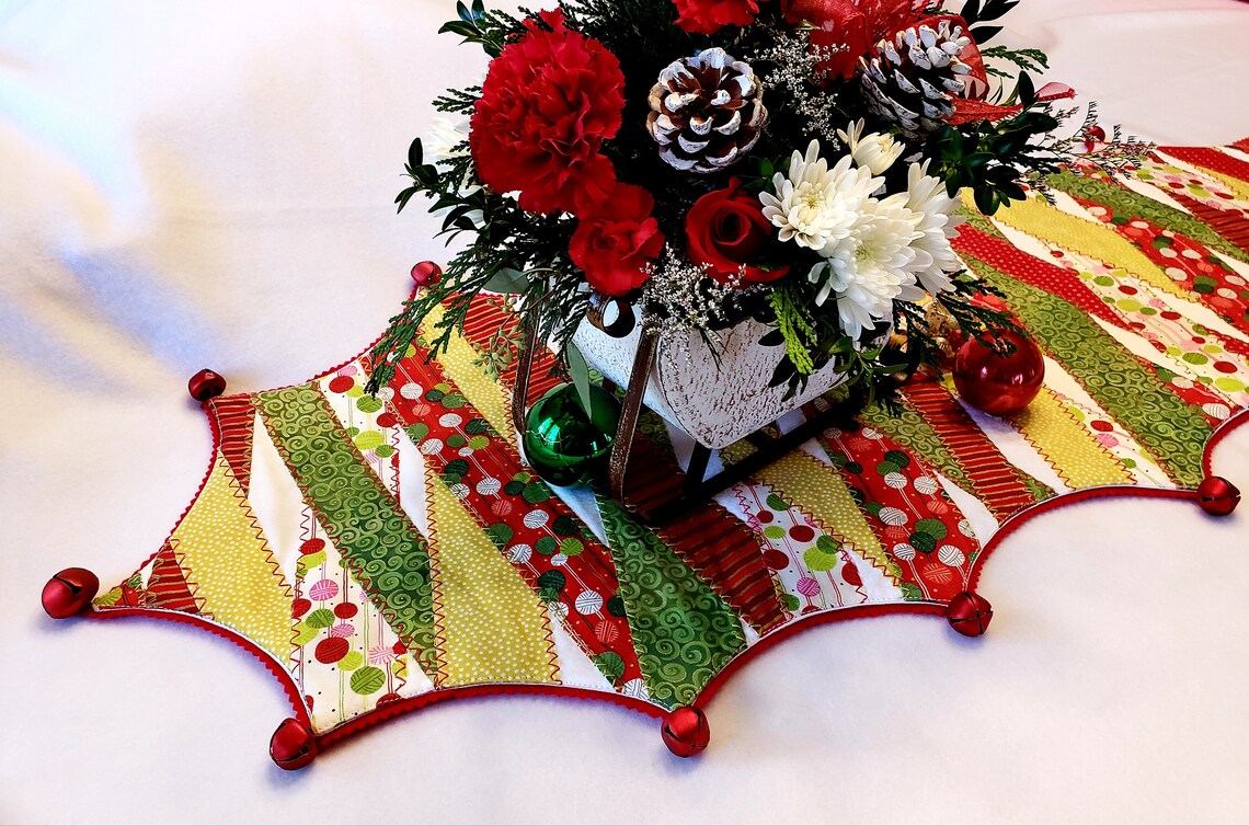 Holiday Table Topper - Etsy