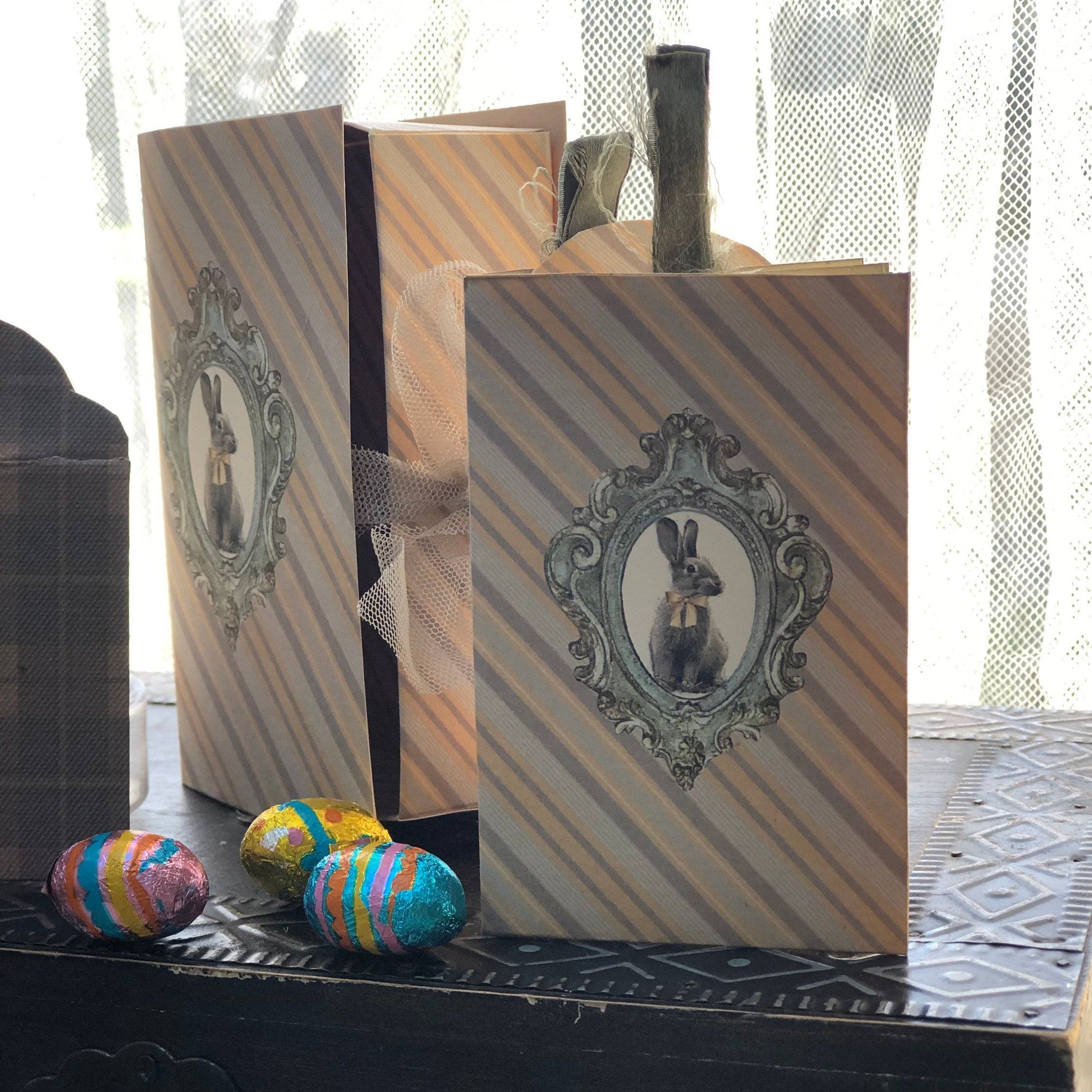 Printable Easter Bunny Gift Box & DIY Book / Bunny Ephemera / - Etsy Canada
