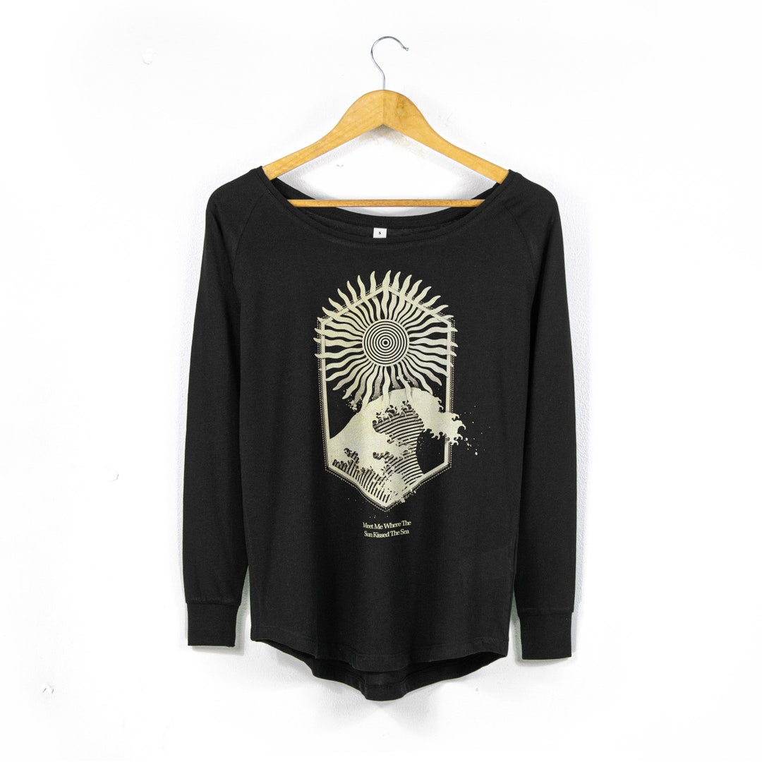 Womens Hokusai Inspired Vintage Sun Long Sleeve Top | 'meet Me Where ...