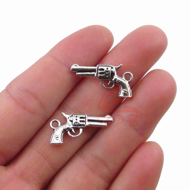 10 Gun Charms 21mm Wholesale Antiqued Silver Plated Weapons Pendants ...