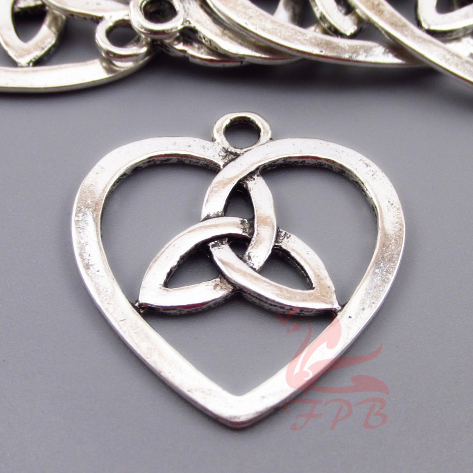 2 Celtic Trinity Knot Heart Charms 30mm Wholesale Silver - Etsy