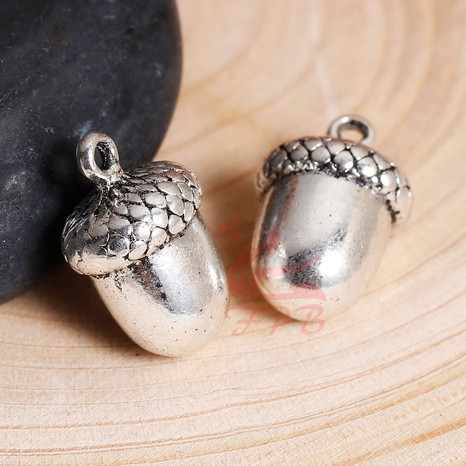 5 Acorn Charms 17mm Wholesale Antiqued Gold Plated Autumn Pendants ...