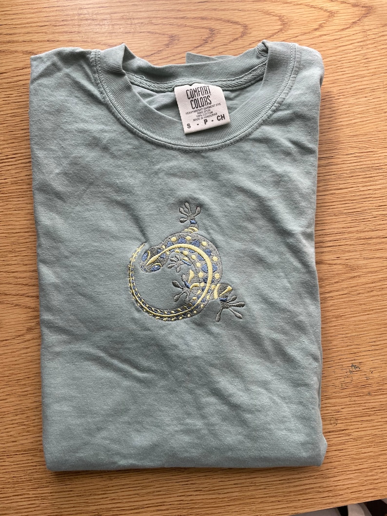 Lizard Embroidered T Shirt , Lizard Shirt, Summer Tee, Oversized Shirt ...