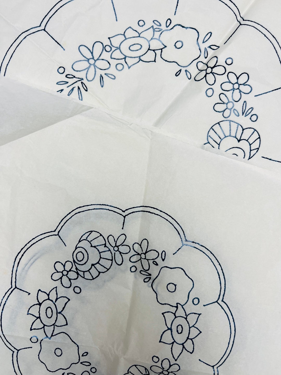 Vintage Hand Embroidery Iron-on Transfer Pattern, Round Scalloped Edge ...