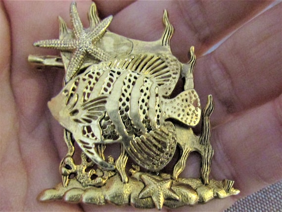 Vintage Matte & Shiny Gold Undersea Fish Brooch by JJ - Gem