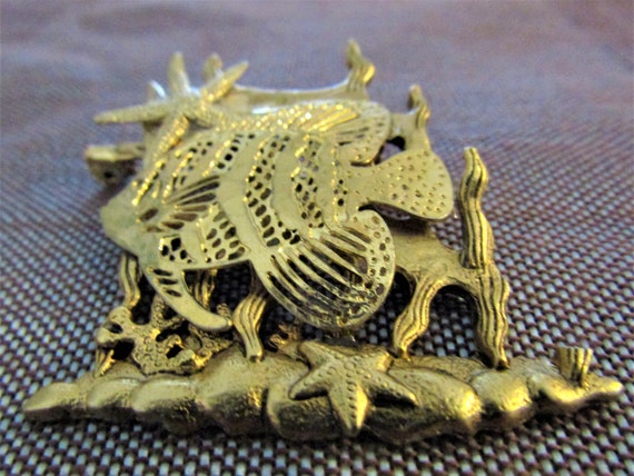 Vintage Matte & Shiny Gold Undersea Fish Brooch by JJ - Gem
