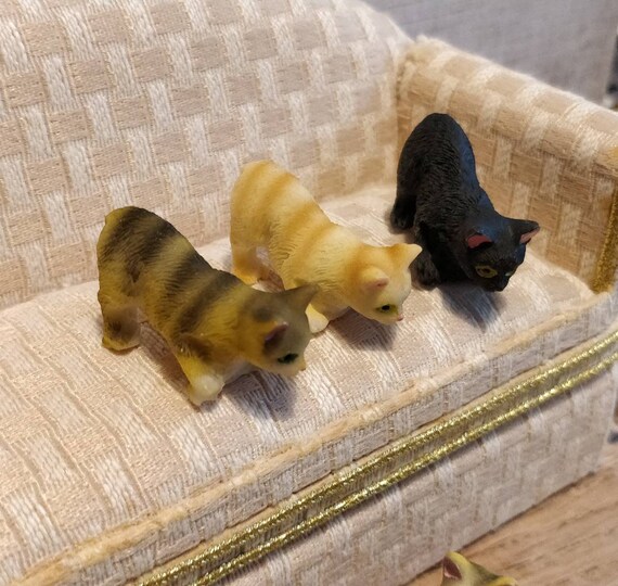 Doll Furniture 12th Scale Dolls house Miniature Pet Cat Miniatures etna ...
