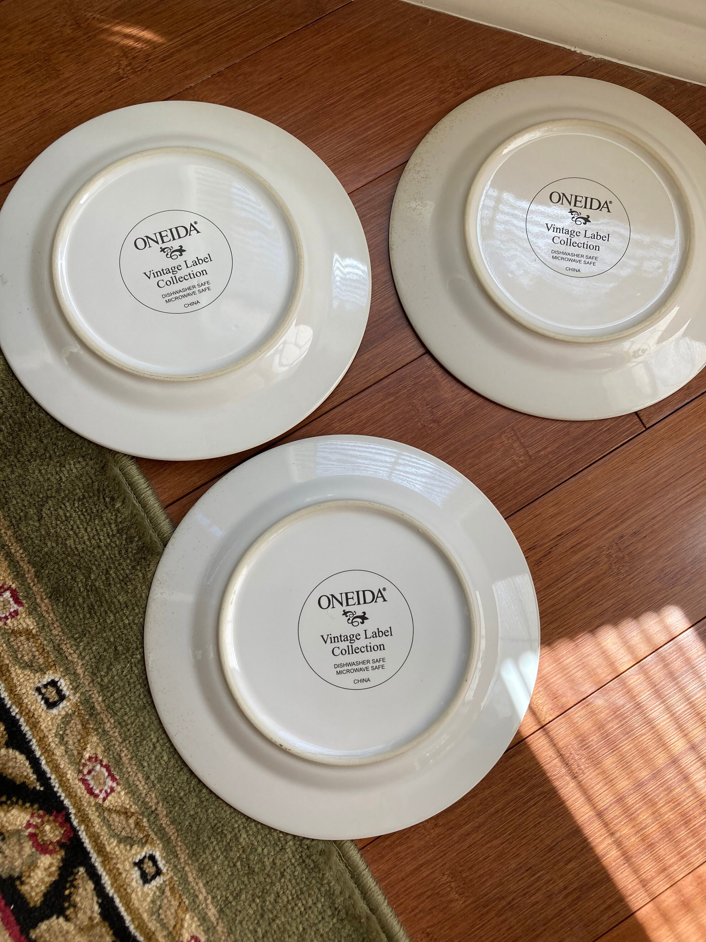 ONEIDA Vintage Label Collection Plates. Vintage Horchow - Etsy