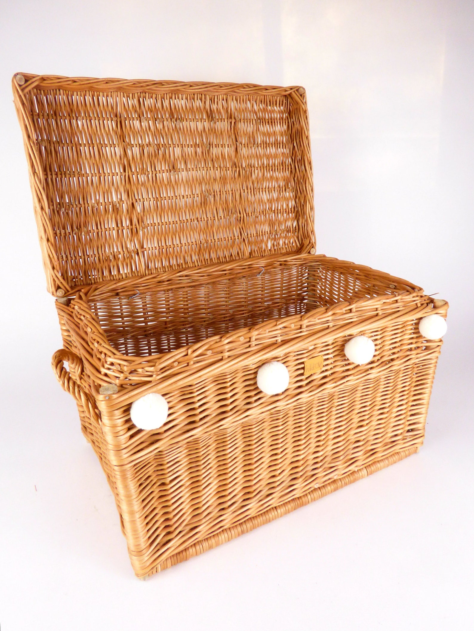 Wiklibox Wicker Chest in NATURAL Color With Acrylic Pom Poms. Many ...