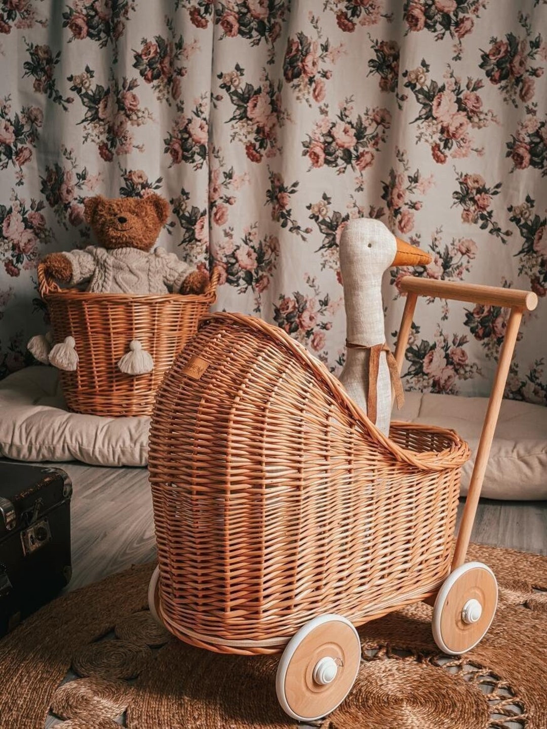 Lilu dolls pram store