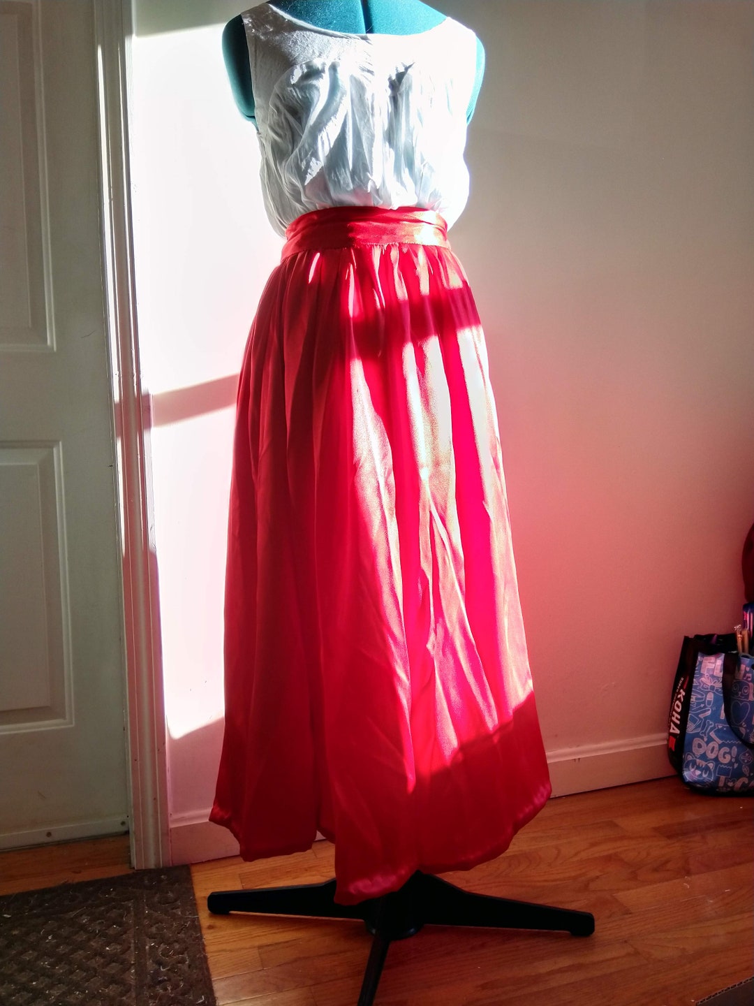 Jupon historique en satin rouge - Etsy France