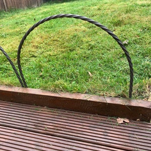 Ornate Wrought Iron Twisted Bar 50cm Border Decorative Garden Edging ...