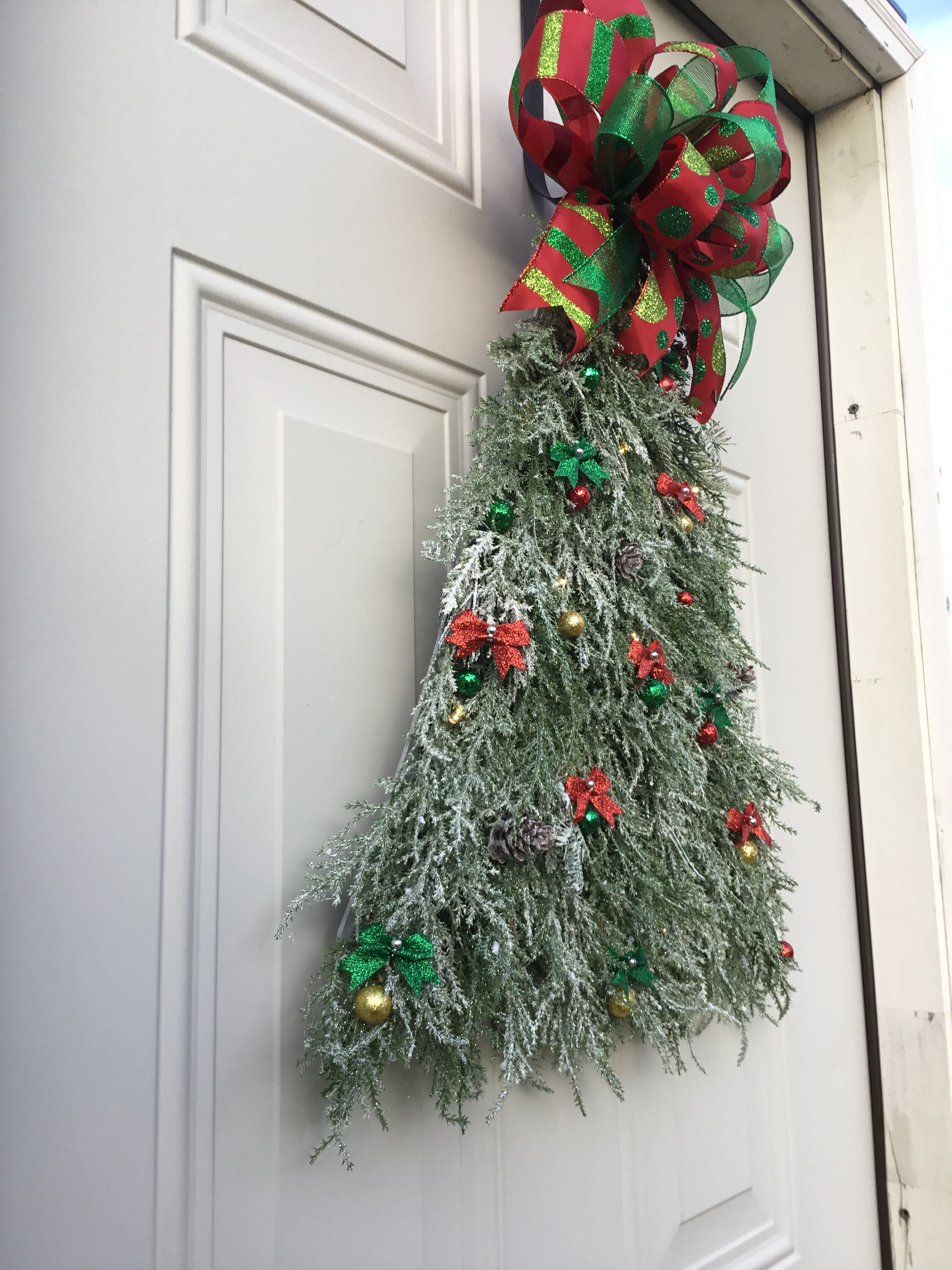 Lighted Christmas Tree, Life Like Greenery, Battery Operated Lights ...